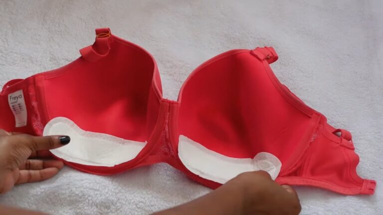 Do You Have Underboob Rashes? Find Out What Causes It And 7 Tips To ...